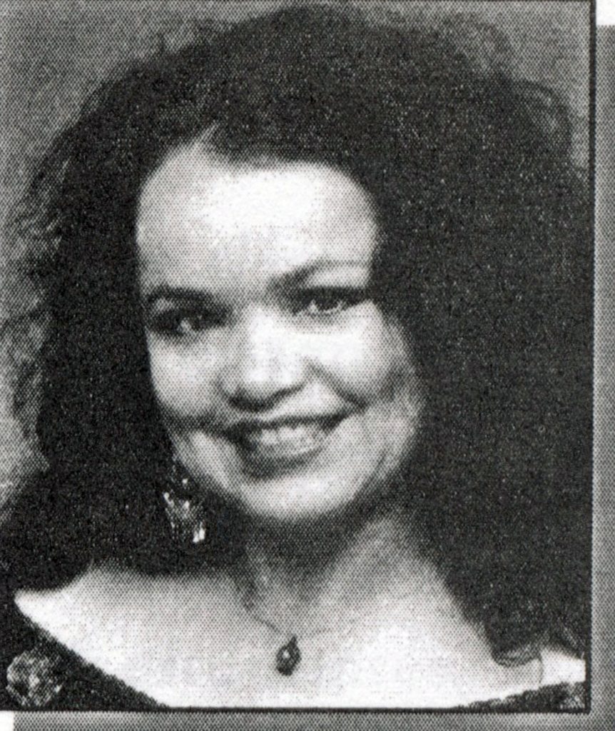 Elena Robles – “Soy feliz con lo que hago” – La Oferta